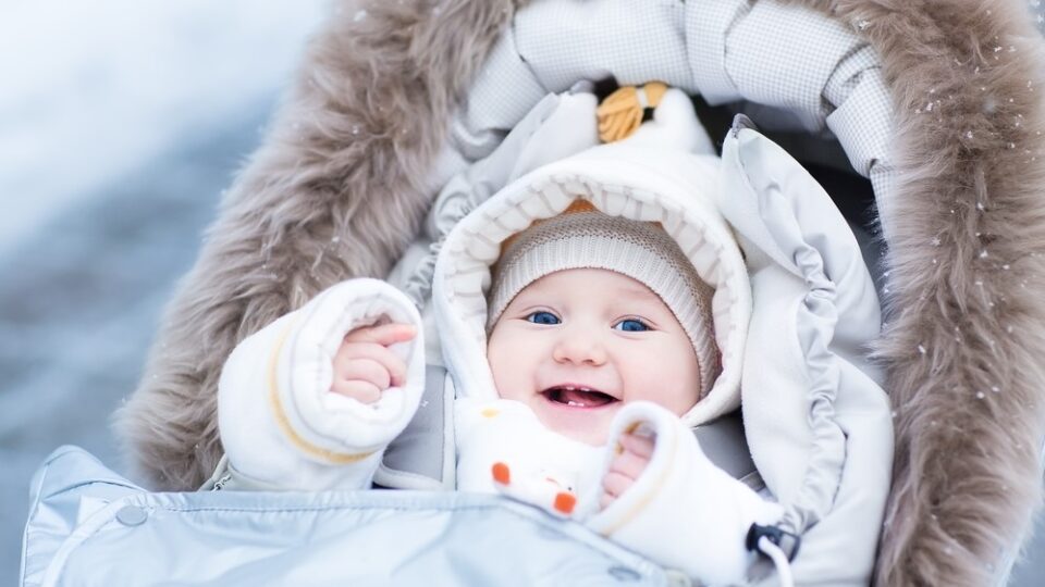 4 Best Strollers For Snow To Keep Your Baby Safe And Cozy